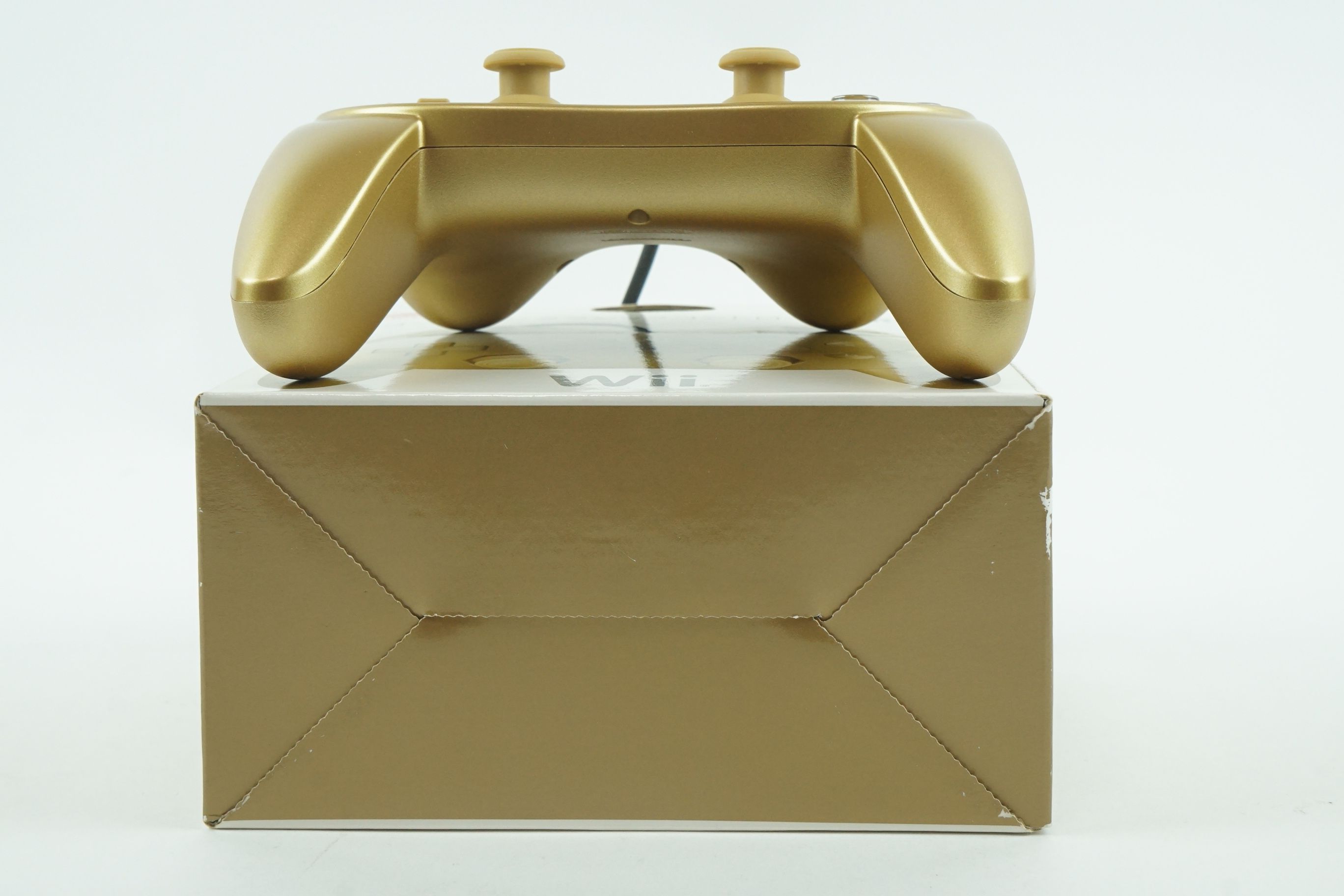 Club Nintendo Wii Classic Controller Pro Gold Limited Box From Japan ... Club Nintendo Wii Classic Controller Pro Gold Limited Box From Japan ...